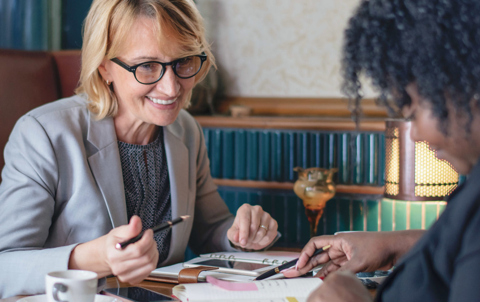 5 Powerful Communication Strategies for Administrative Assistants