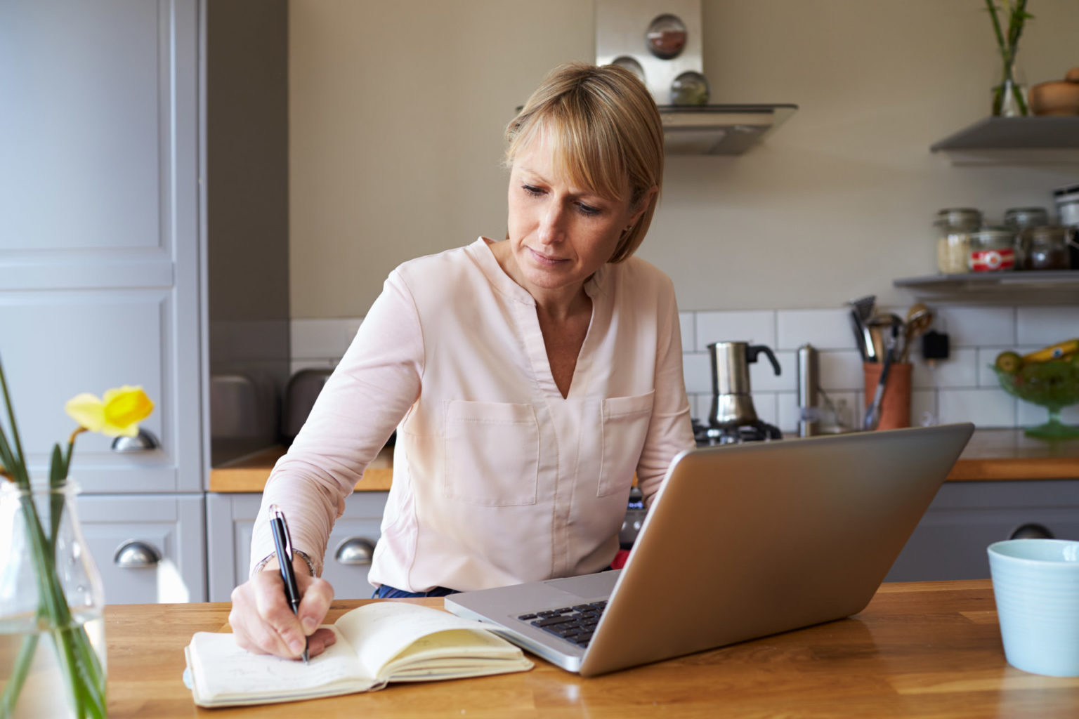 11 Effective Ways for Assistants to Work From Home - Office Dynamics